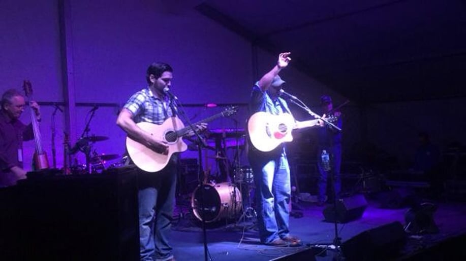 Hire Jonathan Moody - Singing Guitarist in Washington, DC | GigSalad