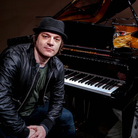 Hire Dani Rosenoer - Singer and Pianist - Pianist in Richmond Hill, ON ...