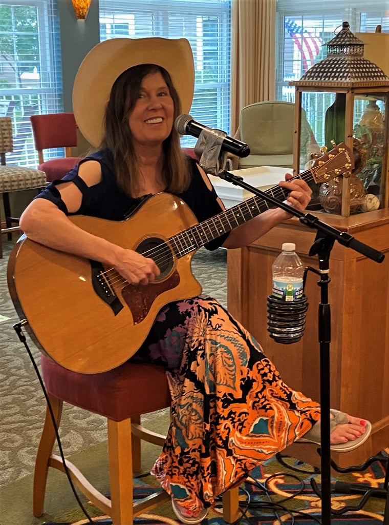 Hire Laura Moe - Singing Guitarist in Minneapolis, MN | GigSalad