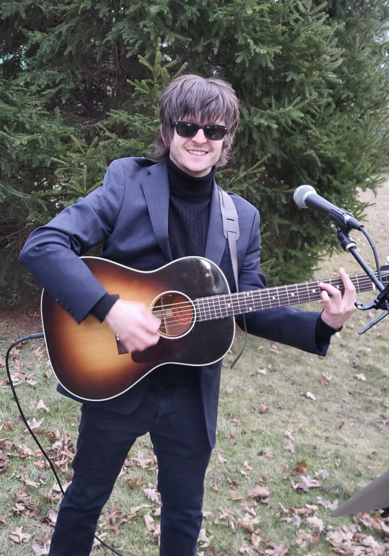 Hire Aaron Sion - Singing Guitarist in San Francisco, California