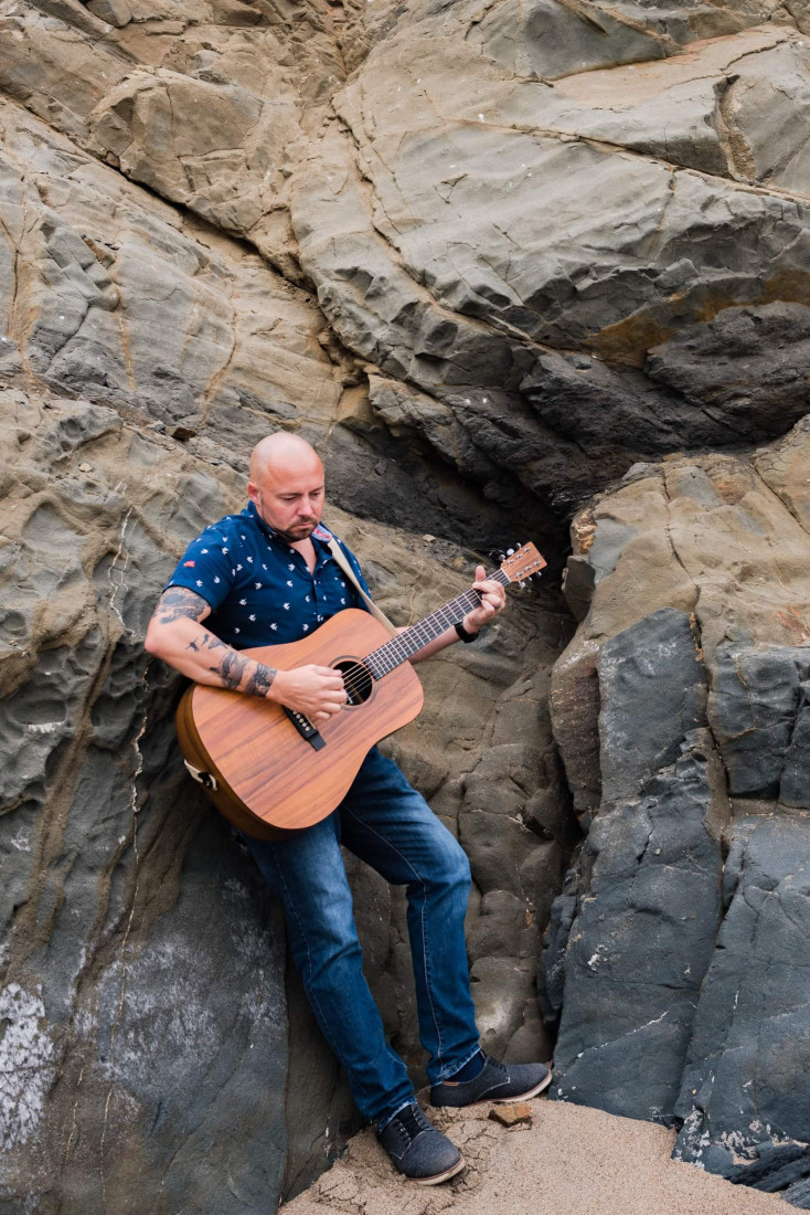 Hire Aidan Moore - Singing Guitarist in San Francisco, California