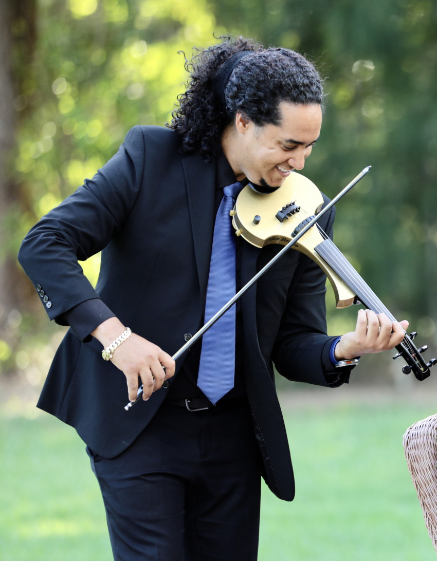 Hire Alex Bravo Violinist - Violinist in Kansas City, Missouri