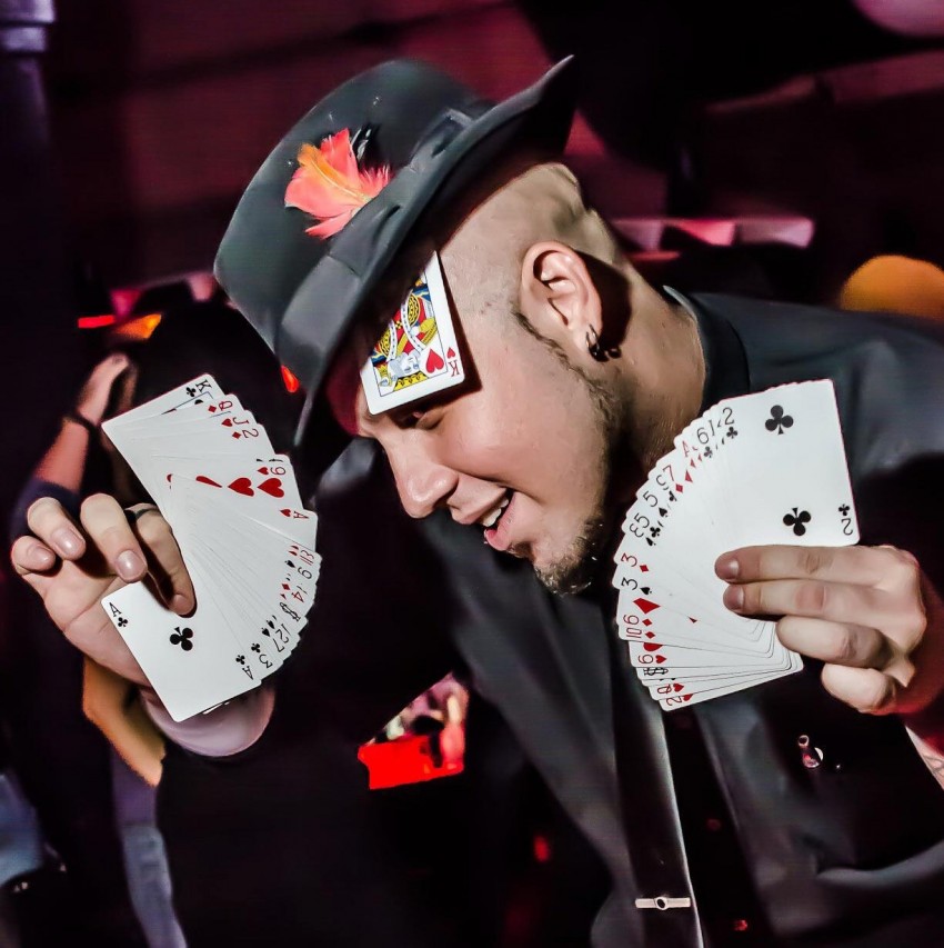 Hire Alex Iverson - Strolling/Close-up Magician in Brooklyn, New York
