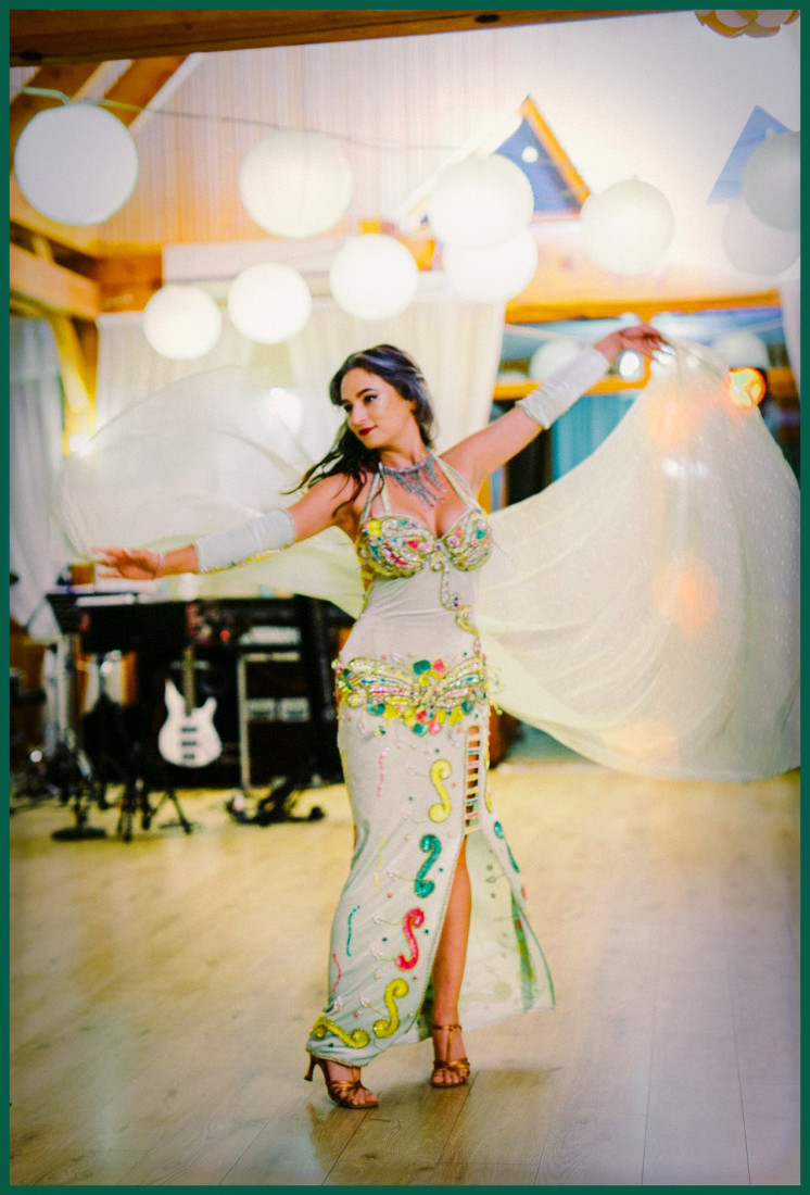 Hire Alexandra the Romanian Bellydancer - Belly Dancer in Chicago, Illinois