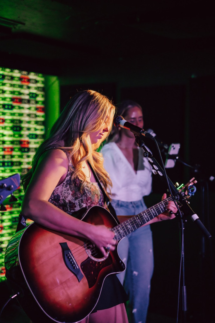 Hire Alli Brown - Singing Guitarist in Salt Lake City, Utah