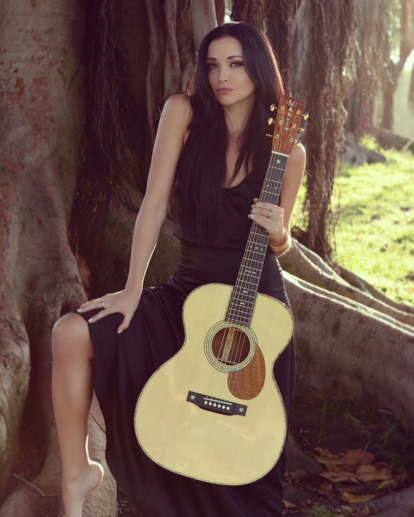 Hire Amy May - Singing Guitarist in Malibu, California