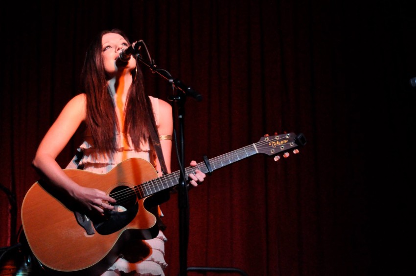 Hire Amy May - Singing Guitarist in Malibu, California