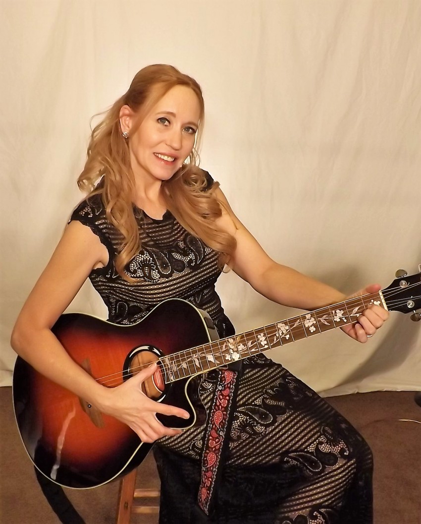 Hire Annie Rhodes Entertainment - One Man Band in Astoria, Oregon