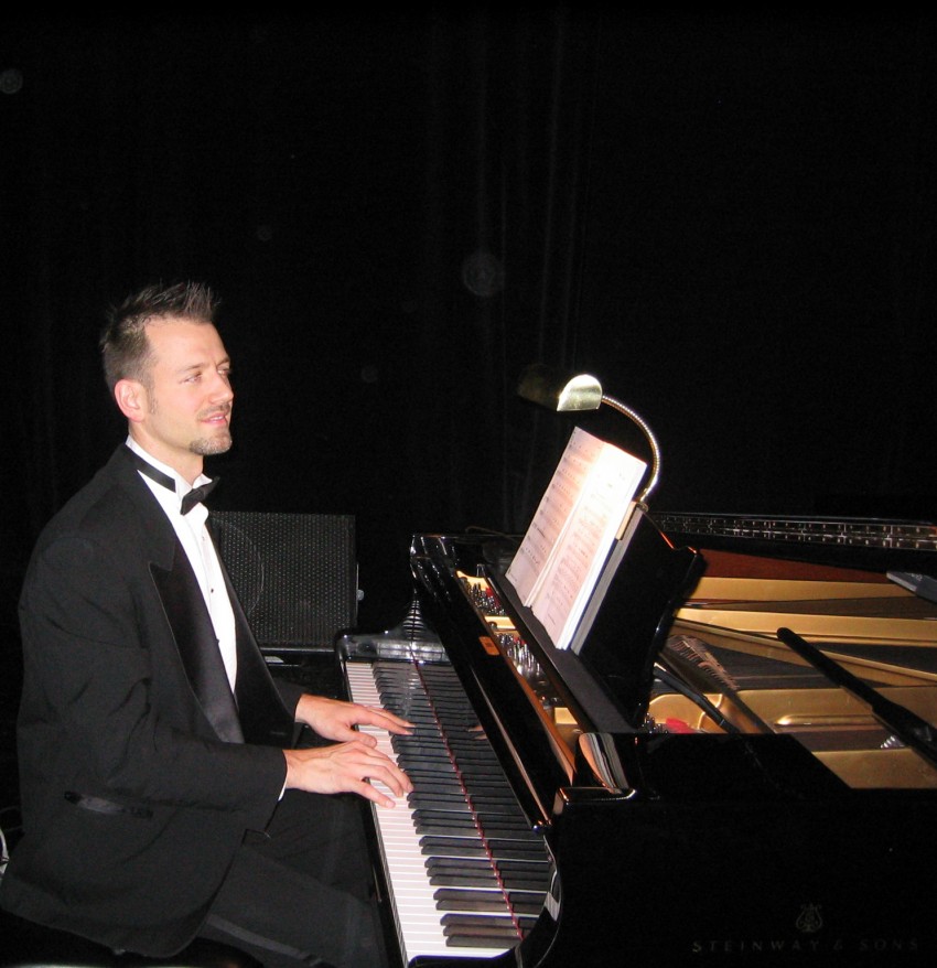 Hire Attila Fias - Elegant, Classy Piano - Jazz + more - Jazz Pianist ...