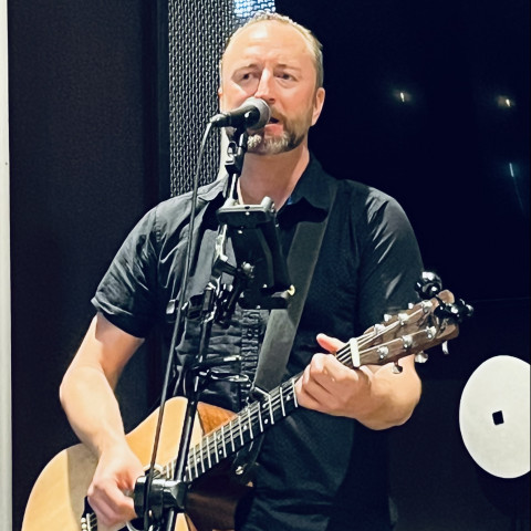 Hire Ben Kmosko - Singing Guitarist in Plano, Texas