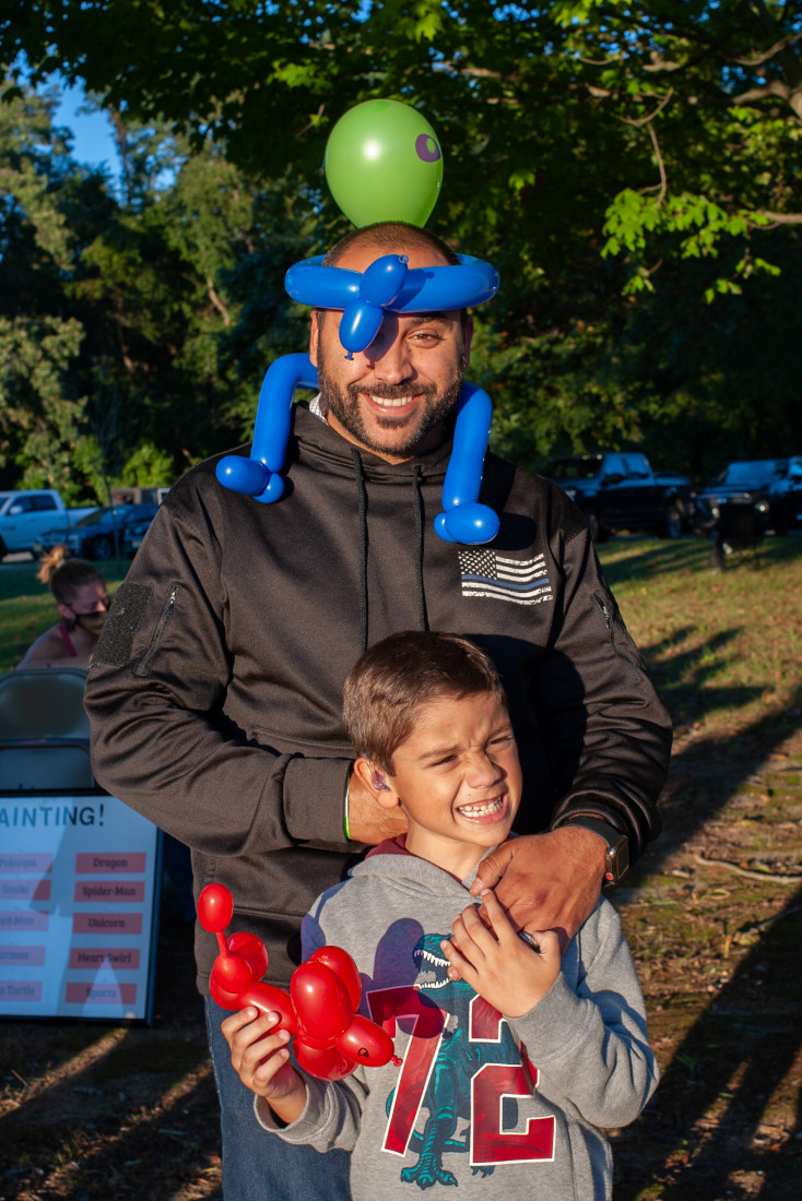 Hire Claire’s balloonimals and face painting - Balloon Twister in ...