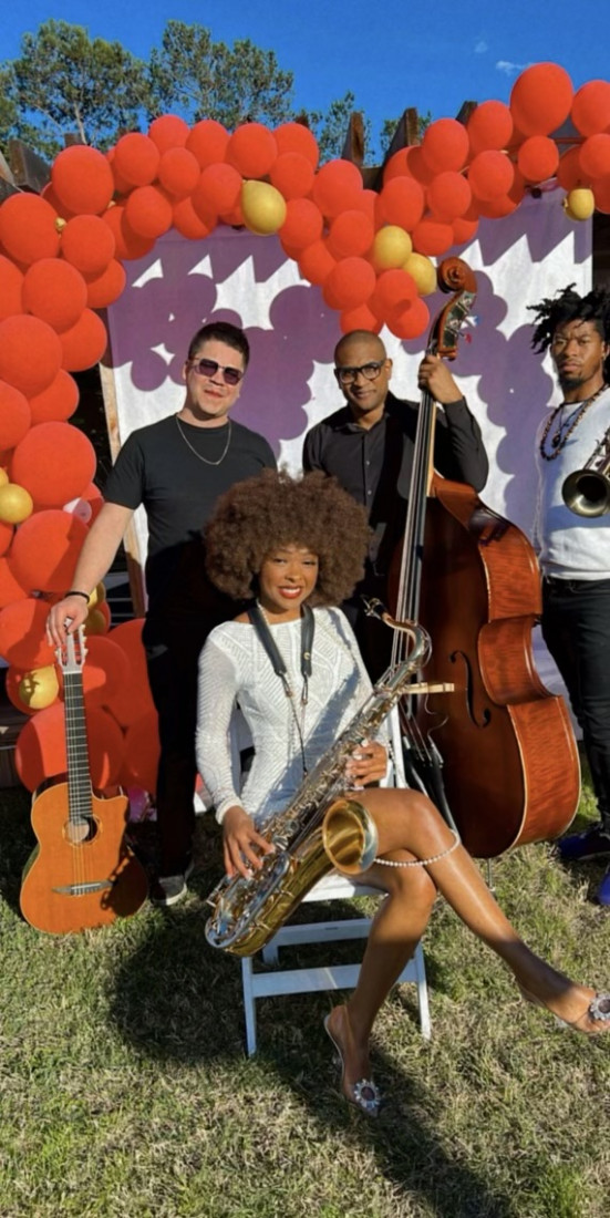 Hire Cleo Fox Saxophonist - Saxophone Player in Tomball, Texas