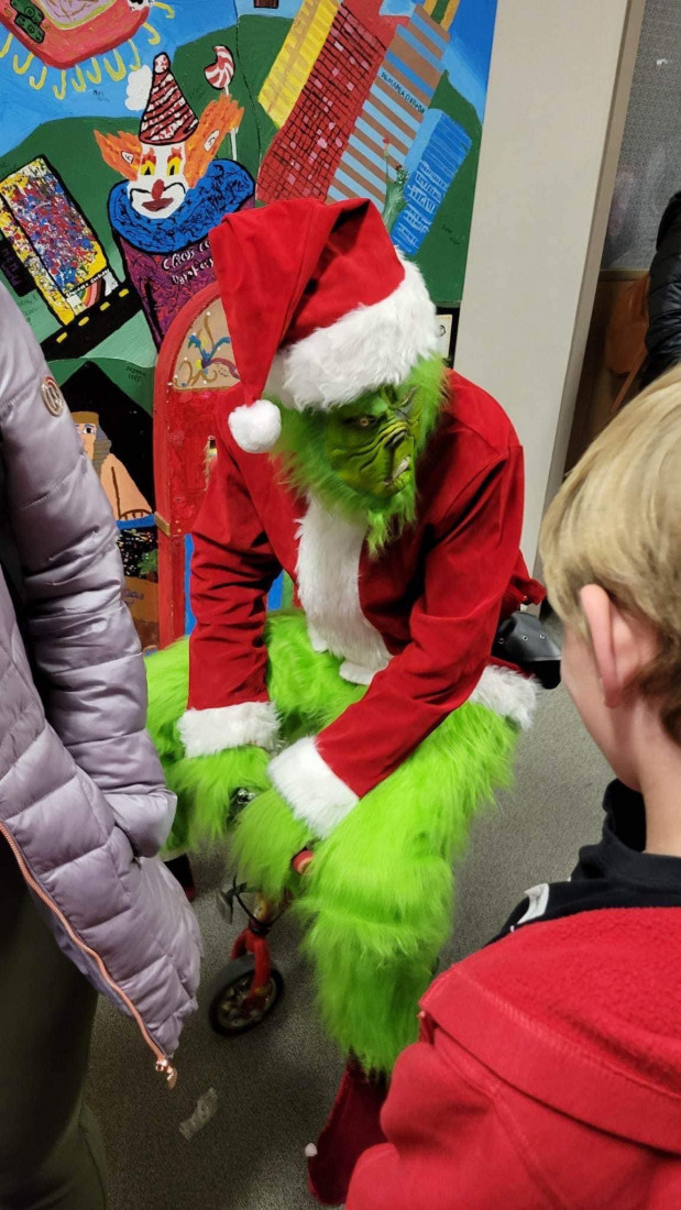 Hire Critta & Emma Wild - Stilt Walker in Woodland Park, Colorado