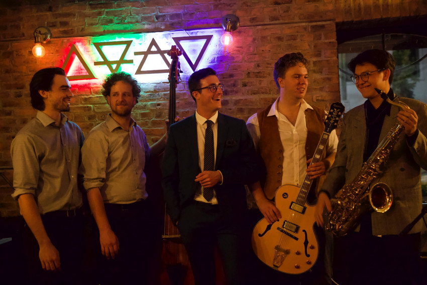 Hire Dan Julien Music - Jazz Singer in Toronto, Ontario