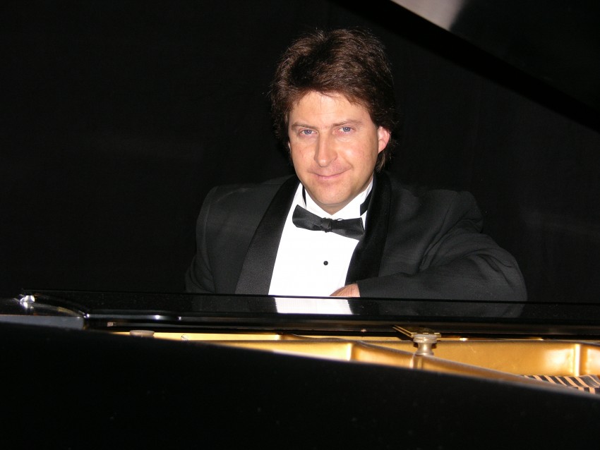 Hire Dan Mudd-Singing Pianoman - Singing Pianist in Los Angeles, California