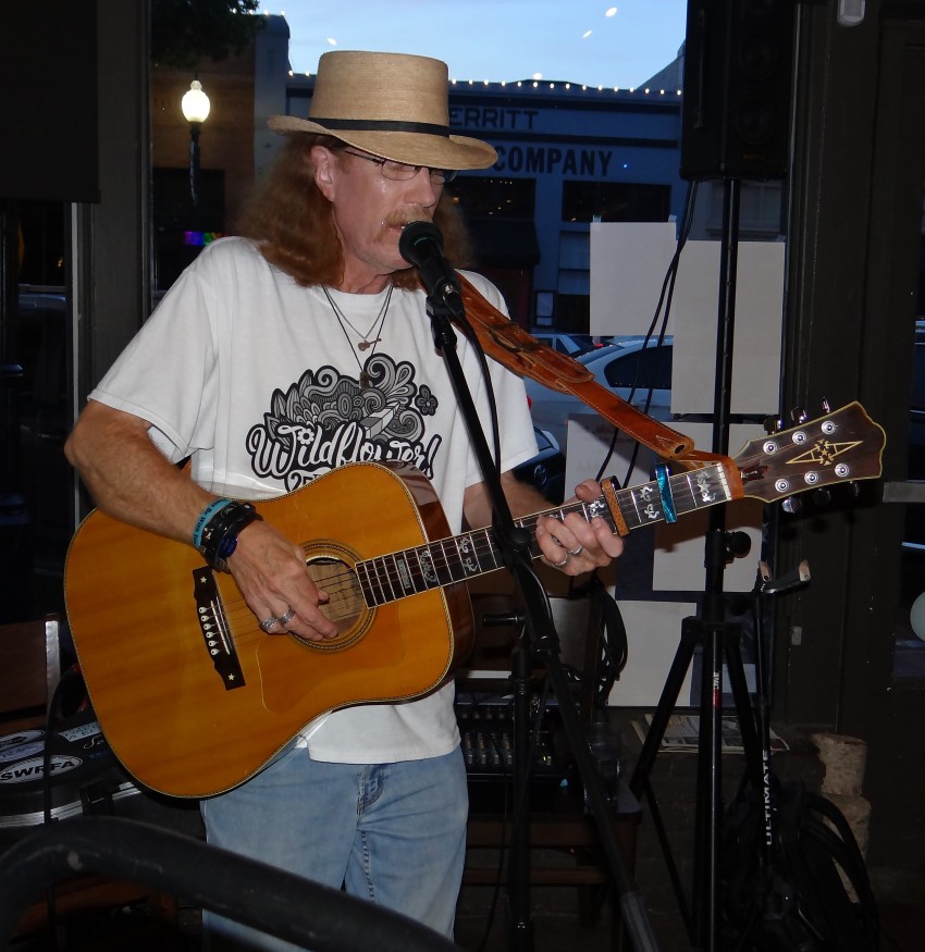 Hire Dan Roark - Singing Guitarist in Dallas, Texas