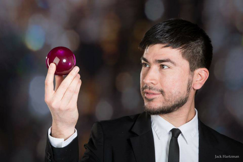 Hire David Em Close-up Magician - Strolling/Close-up Magician in ...