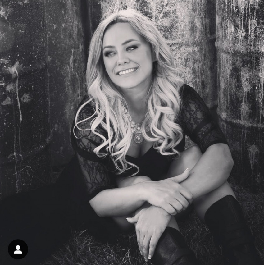 Hire Deanna Wheeler - Country Singer in The Colony, Texas