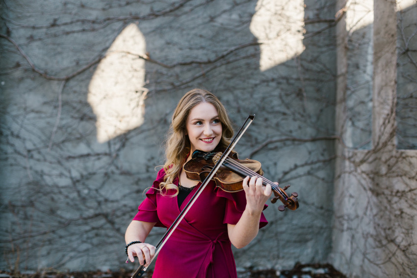 Hire Eimear Arkins - Fiddler in St Louis, Missouri