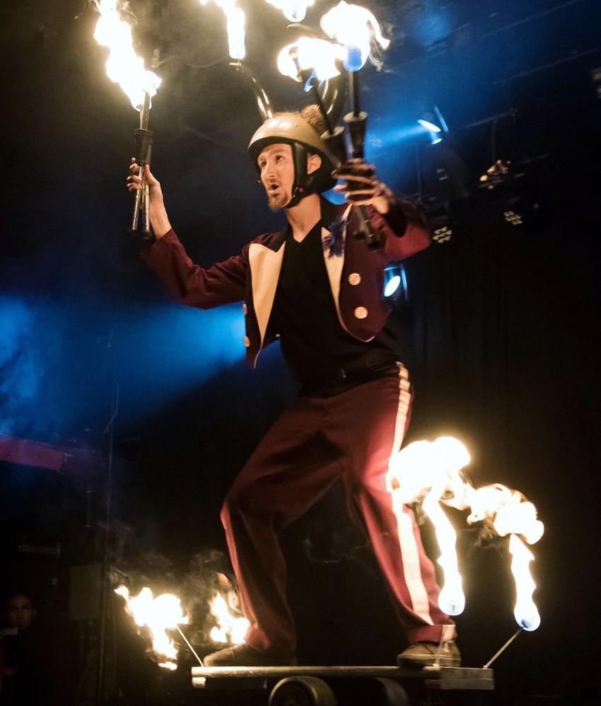 Hire Eli March - Juggler in Portland, Oregon