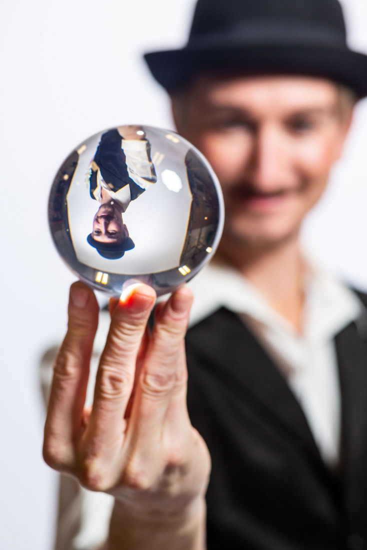 Hire Eli March - Juggler in Portland, Oregon