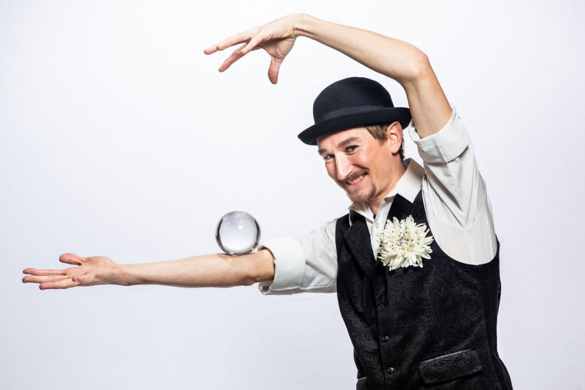 Hire Eli March - Juggler in Portland, Oregon