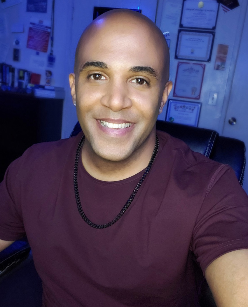 Hire Elliott McKenzie - R&B Vocalist in Pomona, California