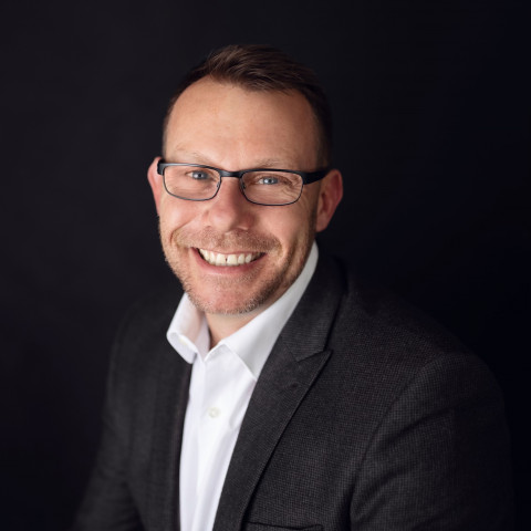 Hire Nolan Dean - the Witty Brit - Corporate Comedian in Johnson City ...