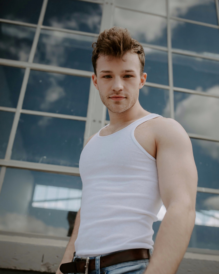 Hire Ethan Mooney - Singer/Songwriter in Chicago, Illinois