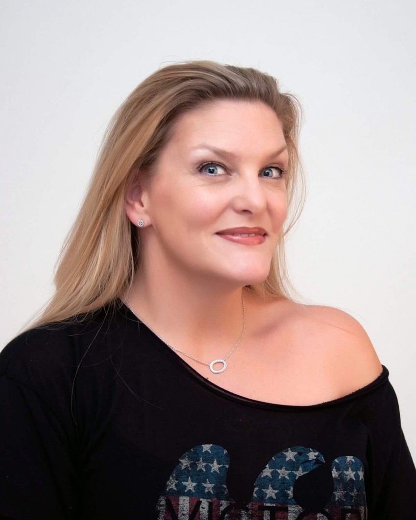 Hire Fiona O'Brien - Comedian in Toronto, Ontario