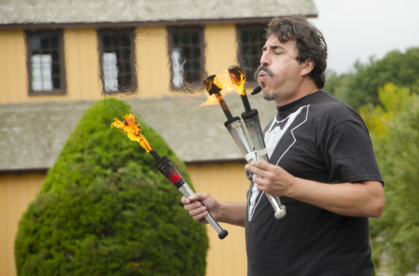 Hire Keith Leaf - Amazing Fire Juggler - Juggler in Ronkonkoma, New York