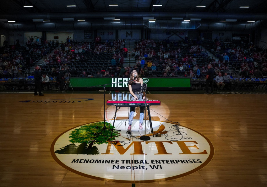 Hire Franki Moscato - Singing Pianist in Oshkosh, Wisconsin