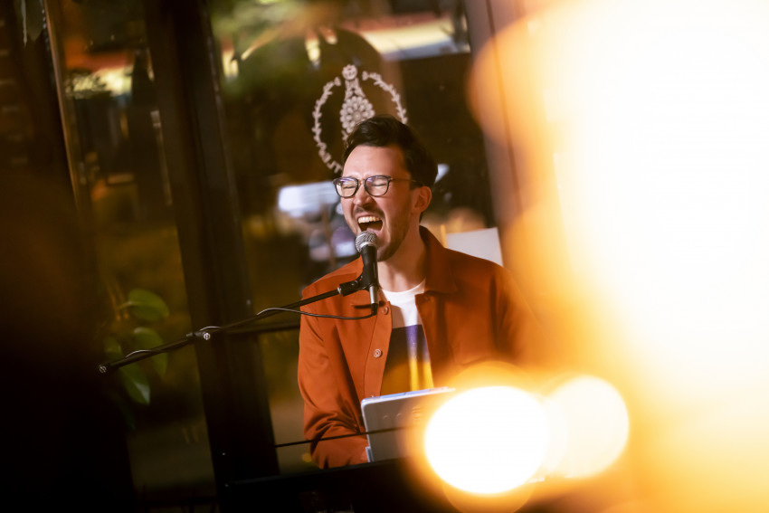 Hire Ian Benjamin - Singing Pianist - Singing Pianist in Charlotte ...