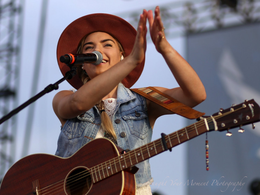 Hire Jessie Ritter - Singing Guitarist in Gulf Breeze, Florida