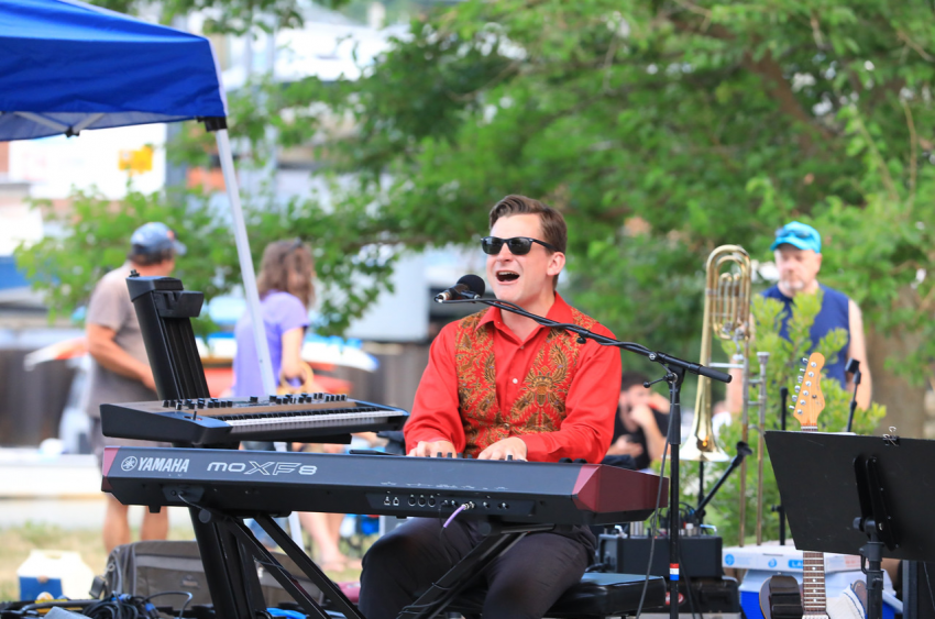 Hire Jonathan Audette - Pianist in North Kingstown, Rhode Island