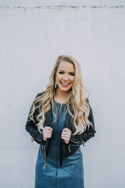 Hire Kelly Collette - Stand-Up Comedian in Cincinnati, Ohio