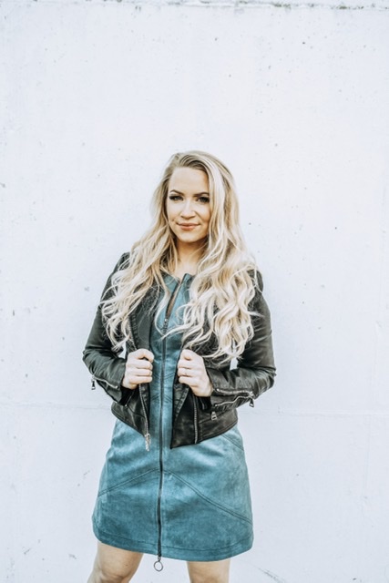 Hire Kelly Collette - Stand-Up Comedian in Cincinnati, Ohio