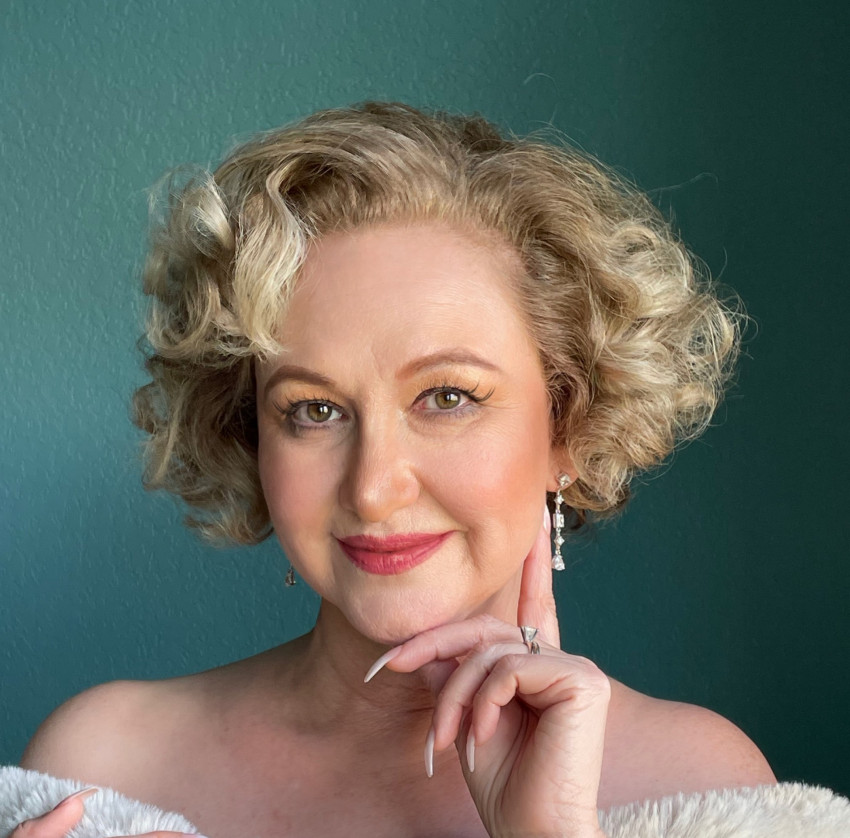 Hire Lady Vee, Singer Extraordinaire - Jazz Singer in San Antonio, Texas