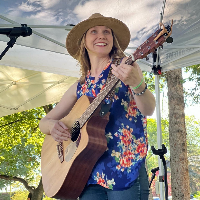 Hire Laura K - Singing Guitarist in Culver City, California