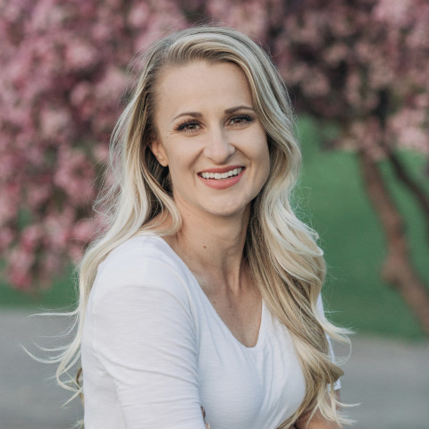 Hire Lindsay Pratt - Singing Pianist in Littleton, Colorado