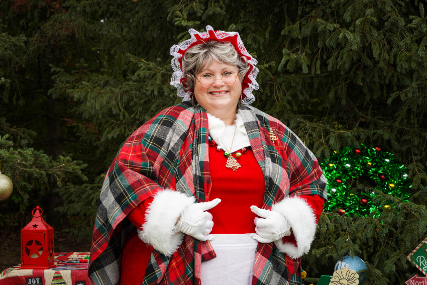Hire Mrs. Cathy Claus - Mrs. Claus in Ortonville, Michigan