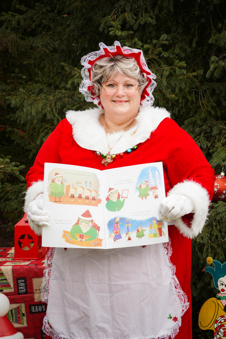 Hire Mrs. Cathy Claus - Mrs. Claus in Ortonville, Michigan