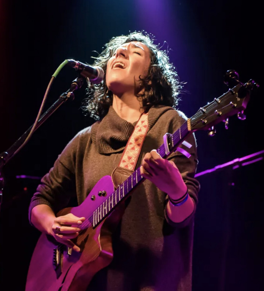 Hire Olivia De La Cruz - Singer/Songwriter in Grass Valley, California