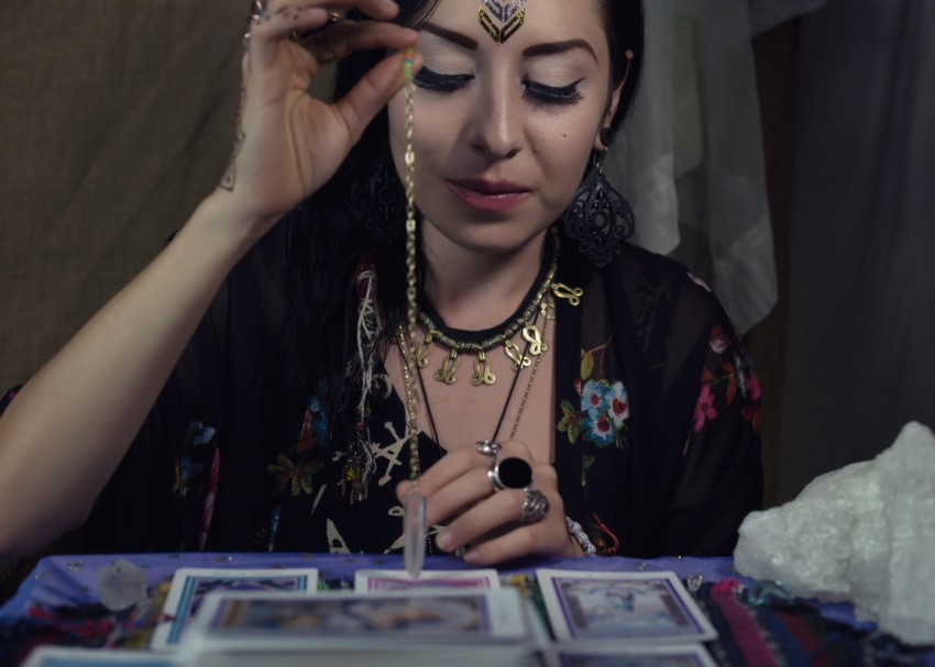 Hire Party Psychic - Psychic Entertainment in Hollywood, California