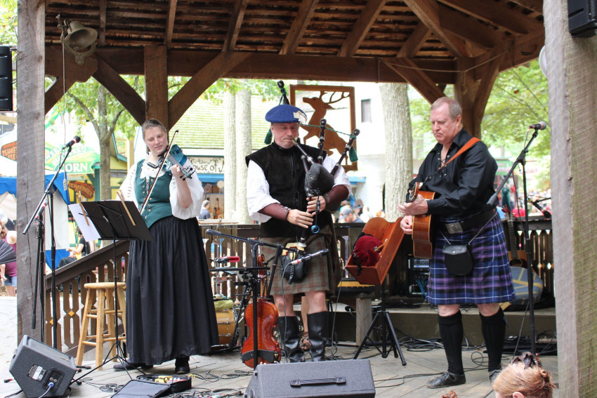 Hire Peter Walker - Am Bogha Dubh (The Black Bow) - Bagpiper in ...