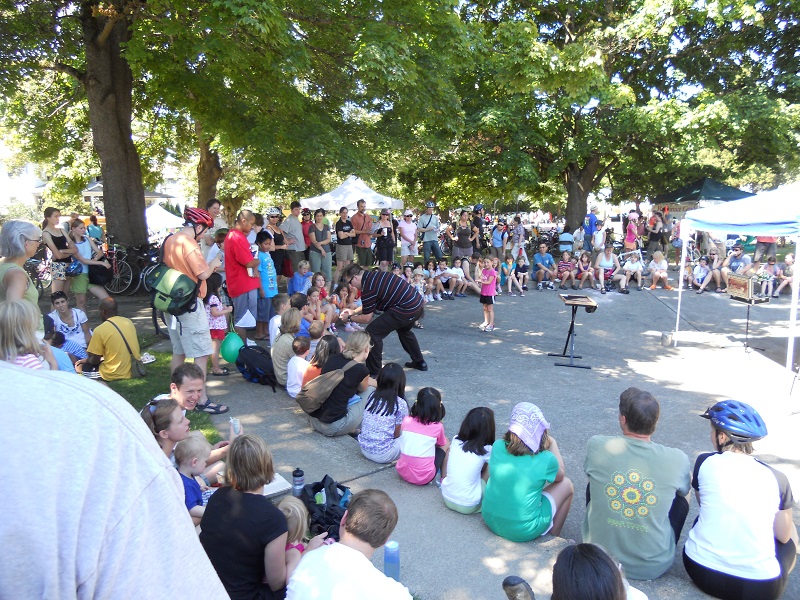 Hire Portland Magician - Aaron J. Smith - Magician in Portland, Oregon