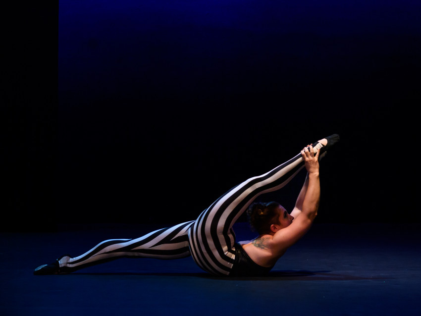 Hire Kim Melohn: Contortionist, Aerialist, Stilt Walker - Contortionist ...