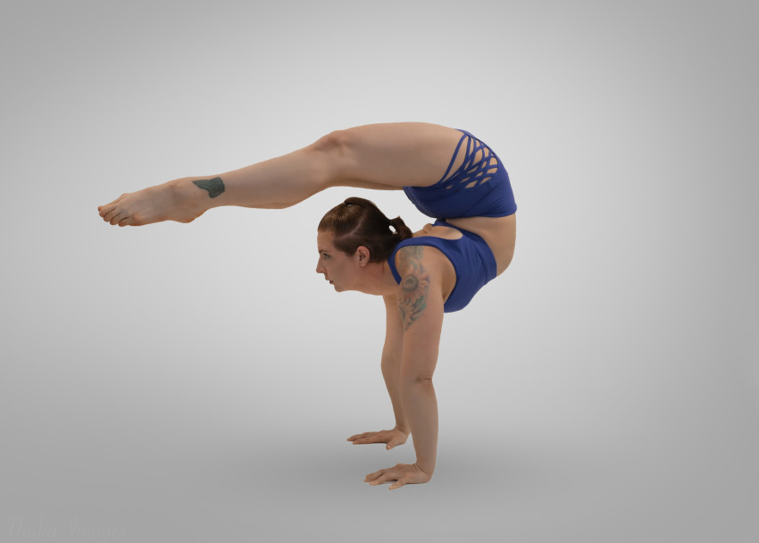 Hire Kim Melohn: Contortionist, Aerialist, Stilt Walker - Contortionist ...