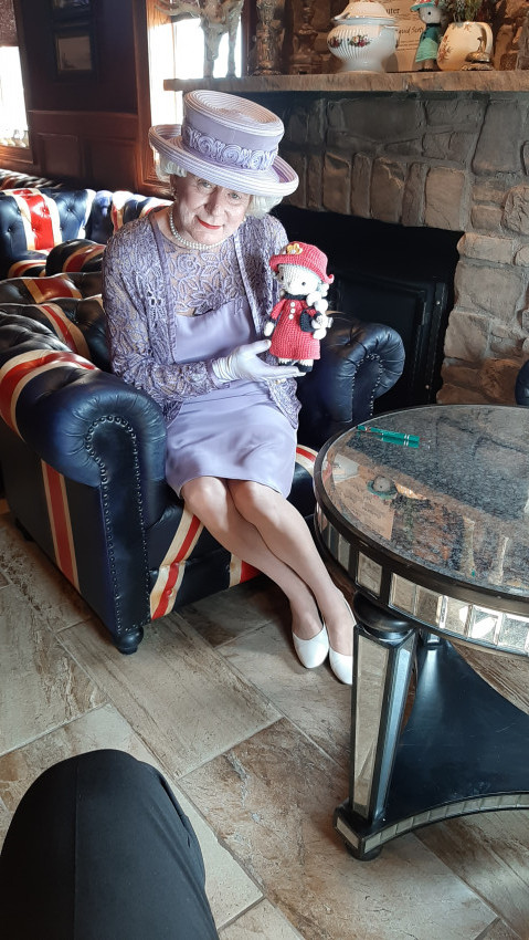 Hire Queen of England. Queen Elizabeth - Impersonator in West Hollywood ...