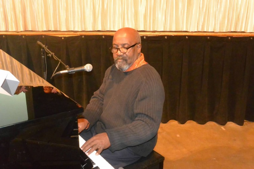 Hire Ray Watkins - Singing Pianist in Beloit, Kansas